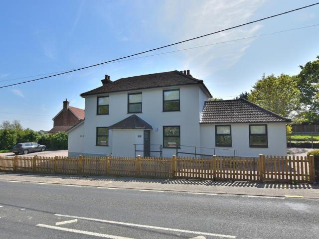 4 bedroom detached house to rent