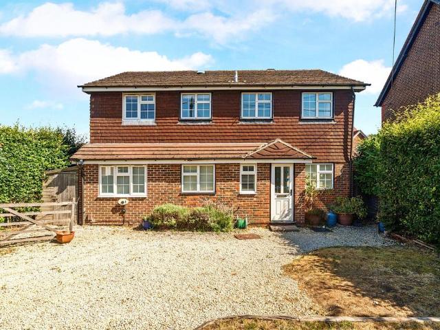 4 bedroom detached house to rent