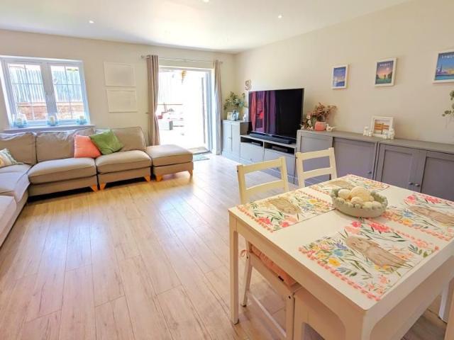 4 bedroom detached house to rent