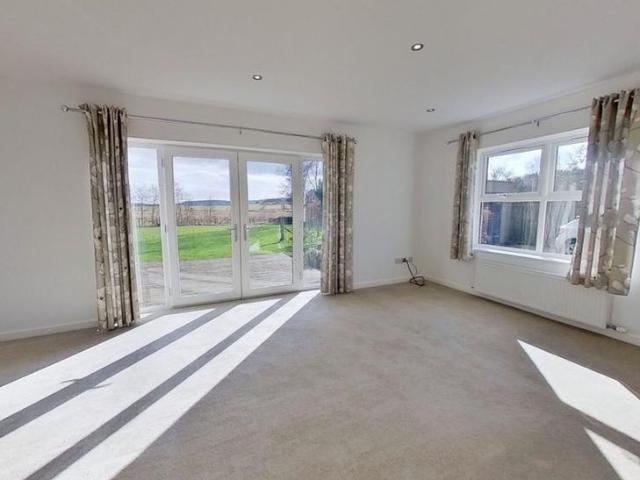 4 bedroom detached house to rent