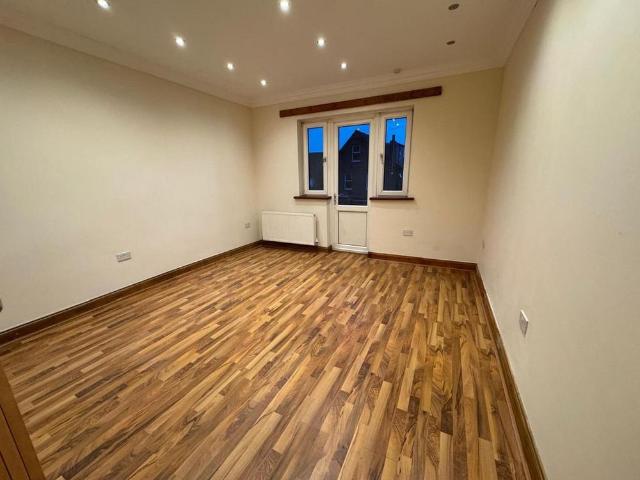 4 bedroom detached house to rent