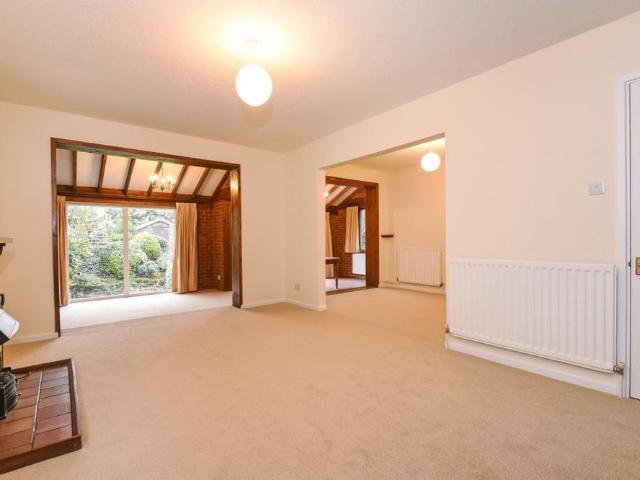 4 bedroom detached house to rent