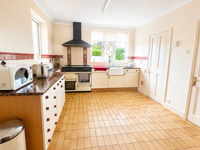 4 bedroom detached house to rent