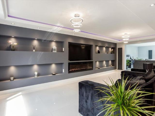 4 bedroom detached house to rent
