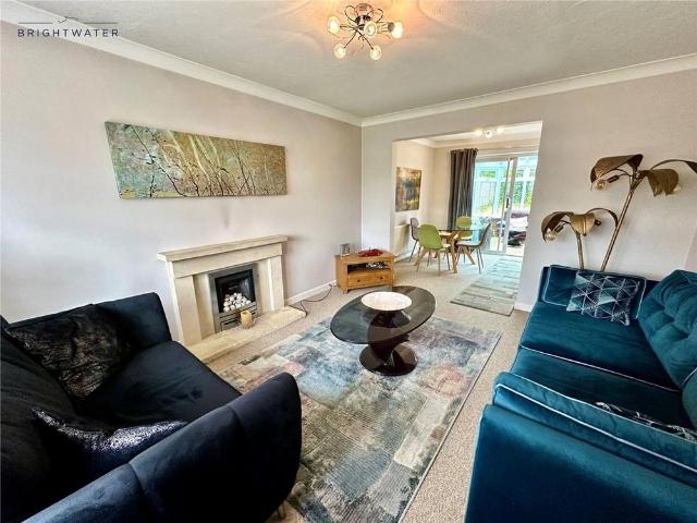 4 bedroom detached house to rent