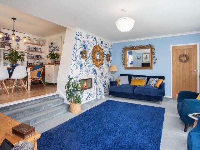 4 bedroom detached house to rent