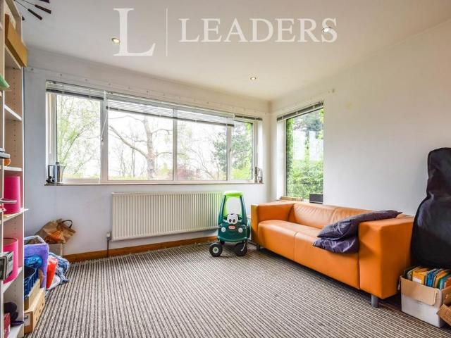 4 bedroom detached house to rent