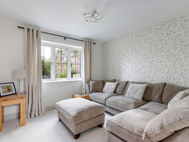 4 bedroom detached house to rent