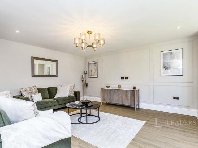 4 bedroom detached house to rent
