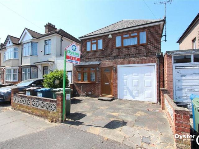 4 bedroom detached house to rent