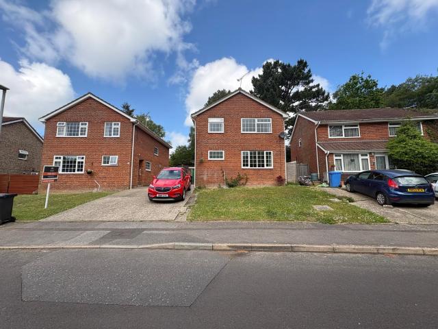 4 bedroom detached house to rent