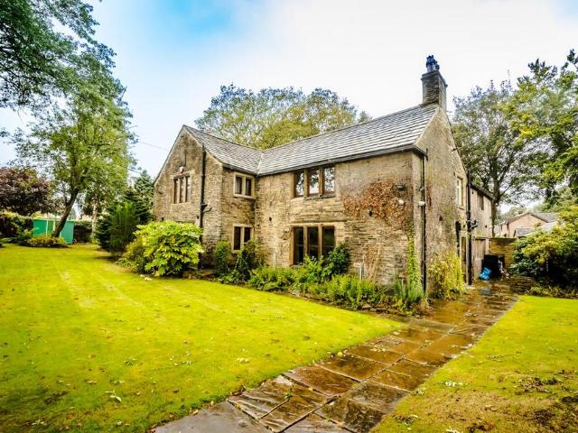 4 bedroom detached house to rent
