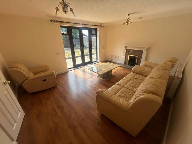 4 bedroom detached house to rent