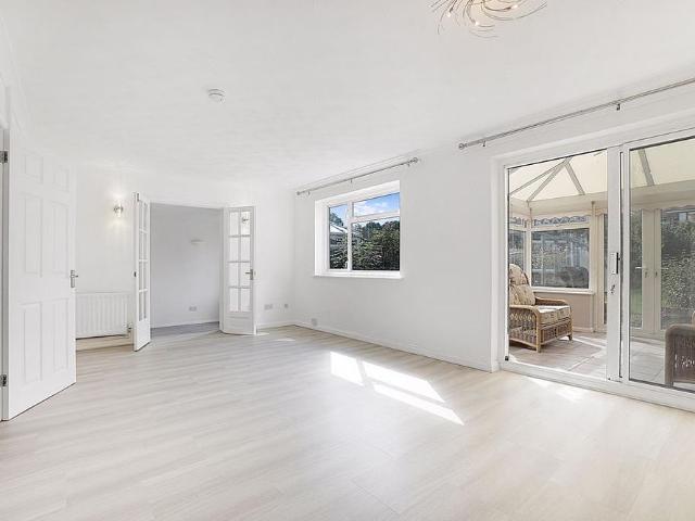 4 bedroom detached house to rent