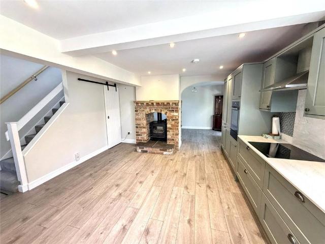4 bedroom detached house to rent