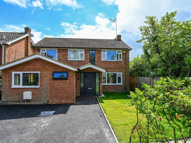 4 bedroom detached house to rent