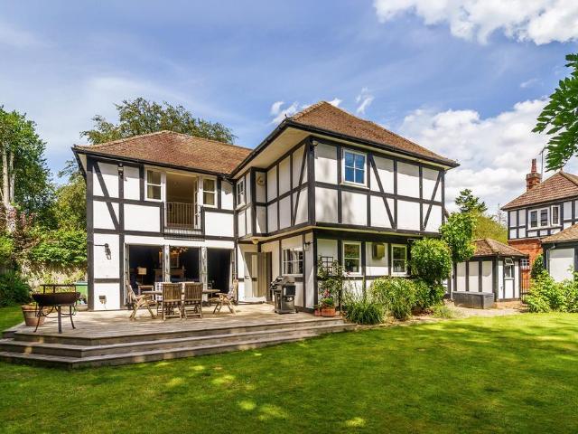 4 bedroom detached house to rent