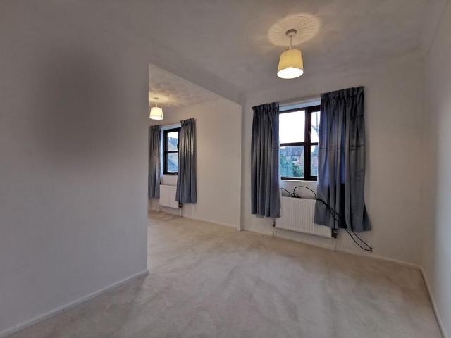 4 bedroom detached house to rent