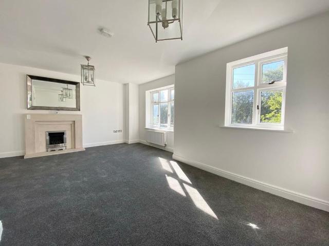 4 bedroom detached house to rent