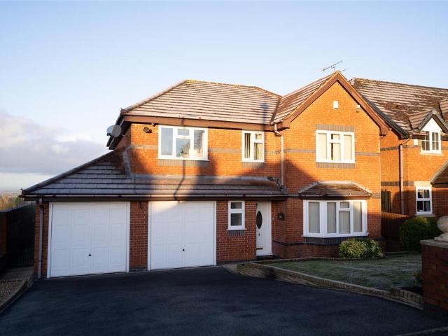 4 bedroom detached house to rent