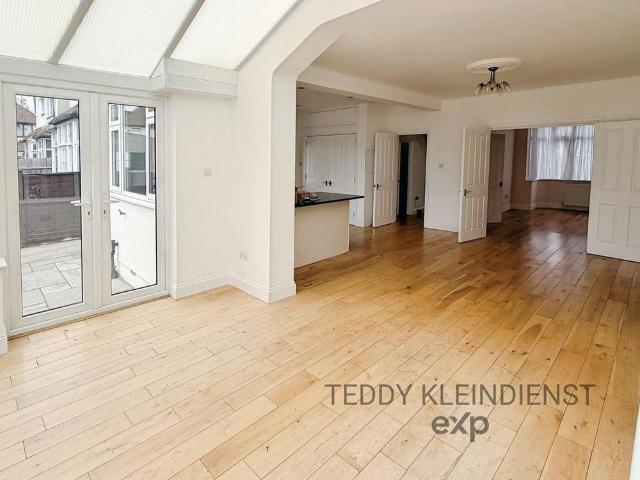 4 bedroom detached house to rent