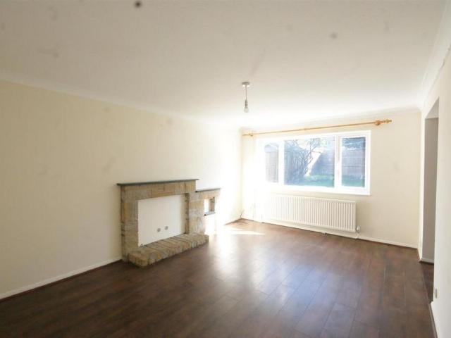 4 bedroom detached house to rent
