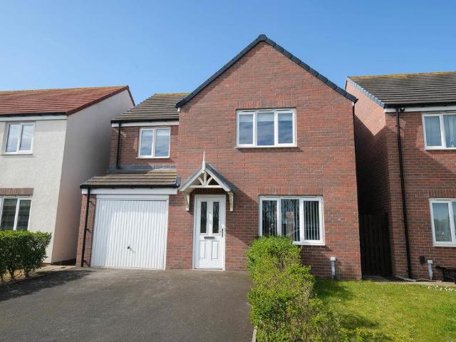 4 bedroom detached house to rent