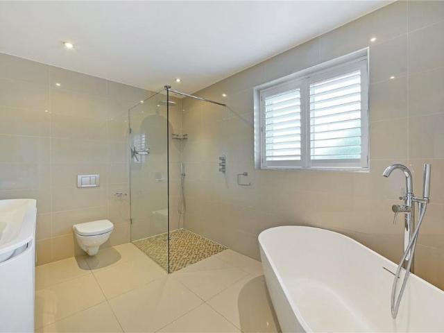 4 bedroom detached house to rent