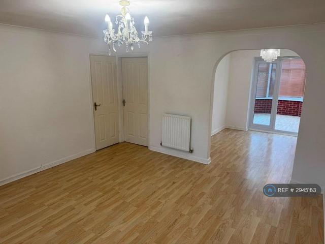 4 bedroom detached house to rent