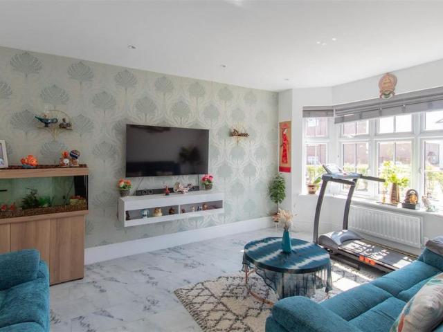 4 bedroom detached house to rent