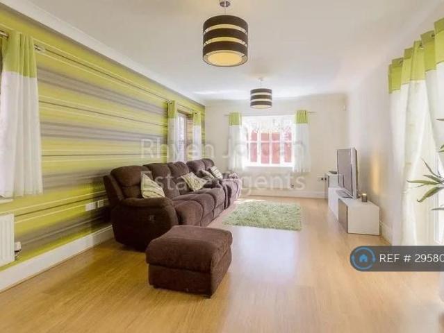 4 bedroom detached house to rent