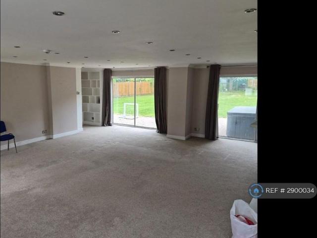 4 bedroom detached house to rent
