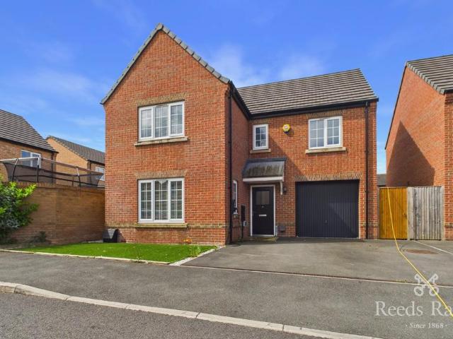 4 bedroom detached house to rent