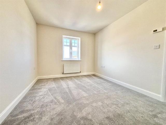 4 bedroom detached house to rent