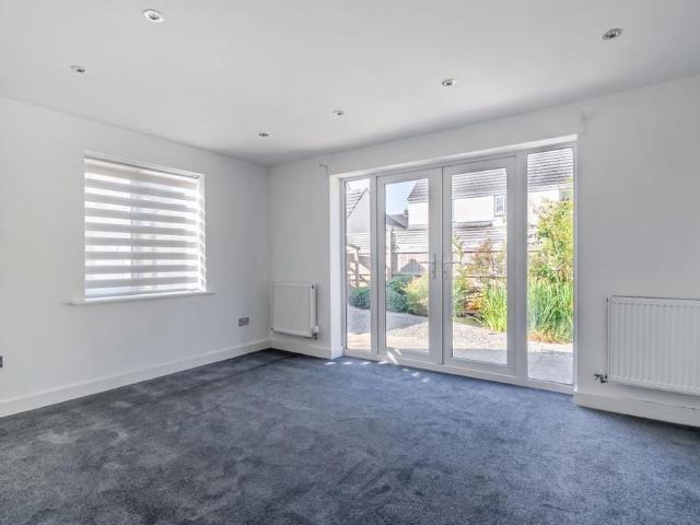4 bedroom detached house to rent