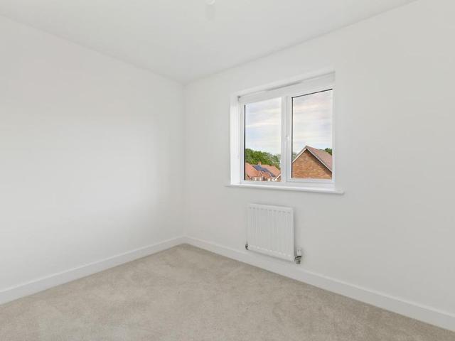 4 bedroom detached house to rent