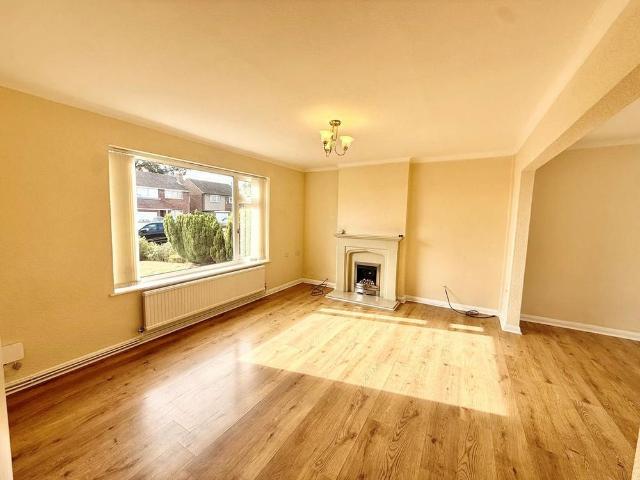4 bedroom detached house to rent