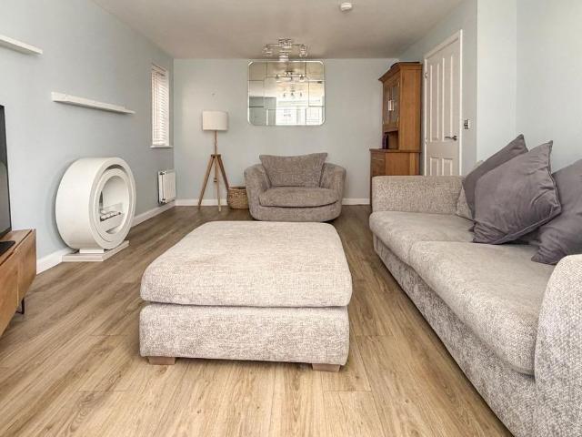 4 bedroom detached house to rent