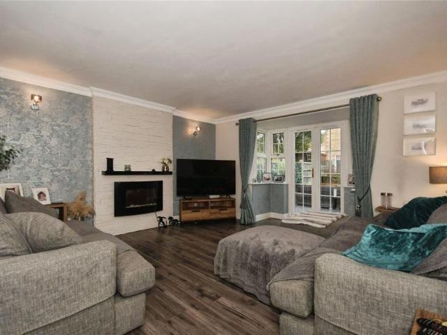 4 bedroom detached house to rent