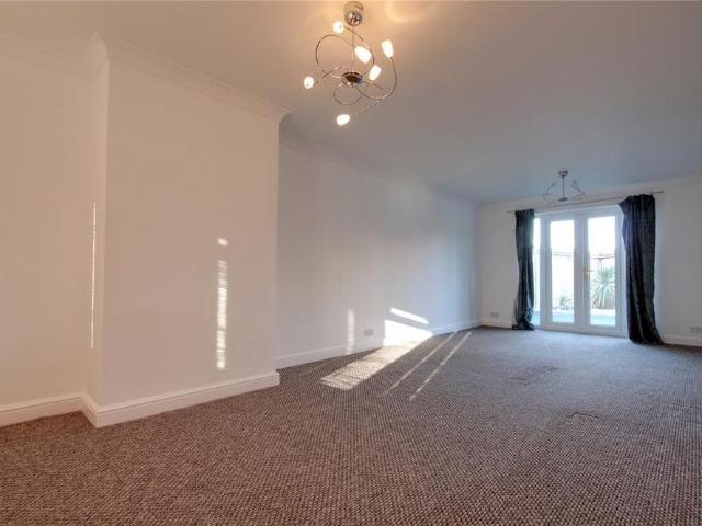 4 bedroom detached house to rent