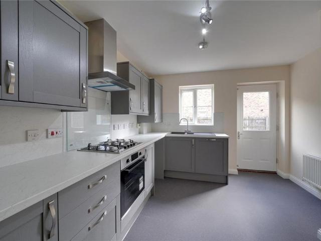 4 bedroom detached house to rent