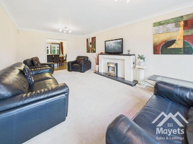 4 bedroom detached house to rent