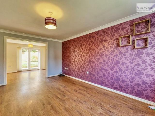 4 bedroom detached house to rent