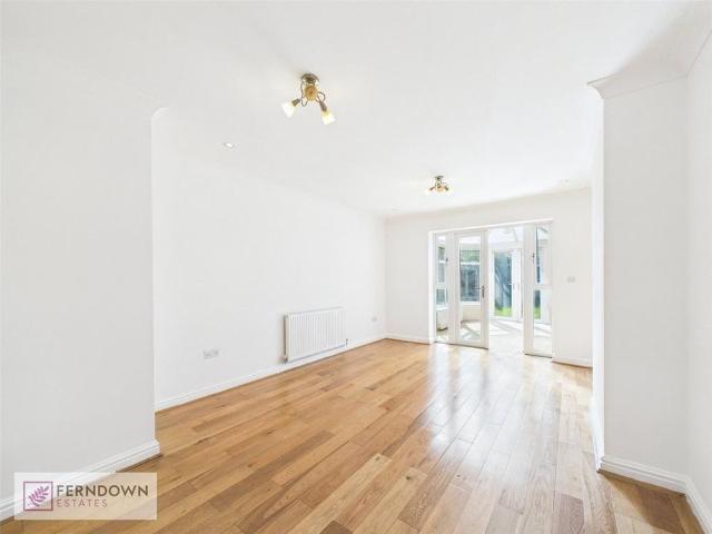 4 bedroom detached house to rent