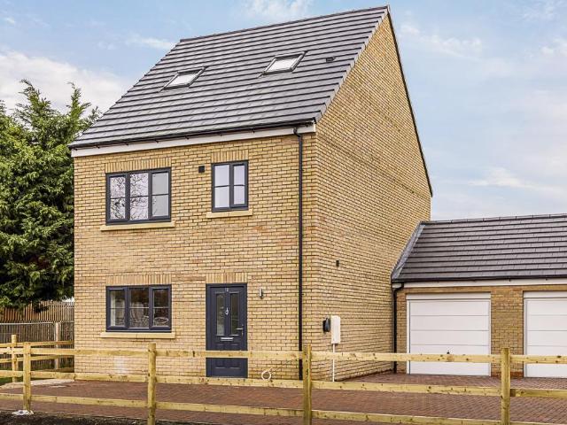 4 bedroom detached house to rent