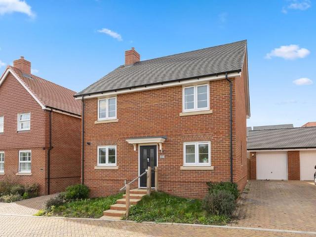 4 bedroom detached house to rent