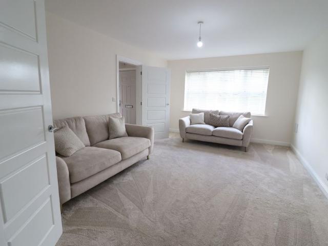4 Bedroom Detached House To Rent