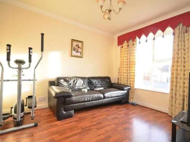 4 bedroom detached house to rent