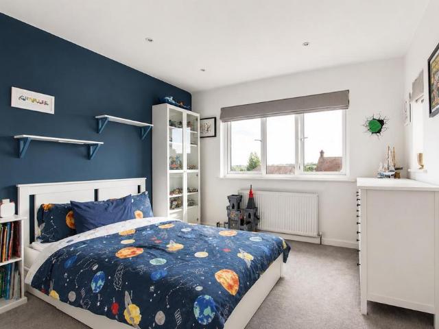 4 bedroom detached house to rent