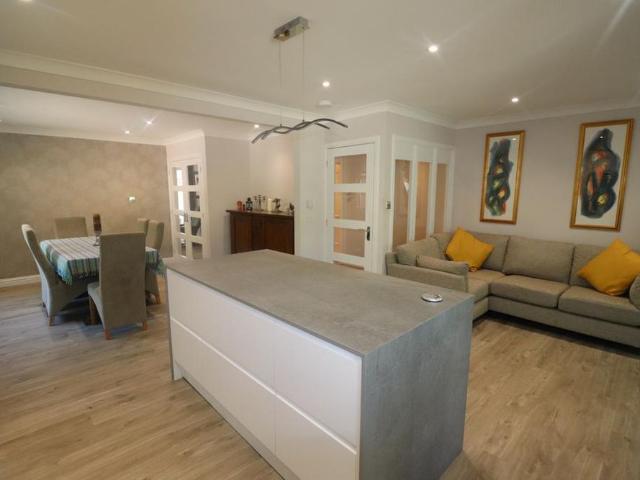 4 bedroom detached house to rent